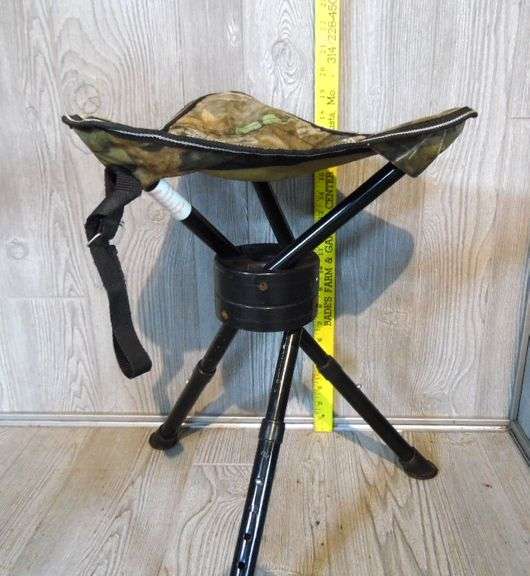 Camo Camping Stool - Dunker Auction