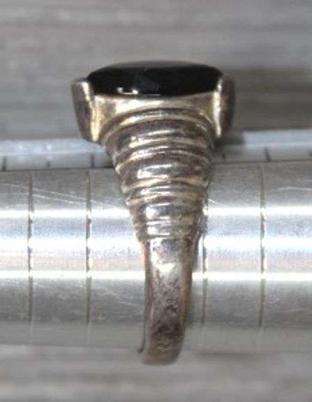 Ring: Marked .925 - Dunker Auction