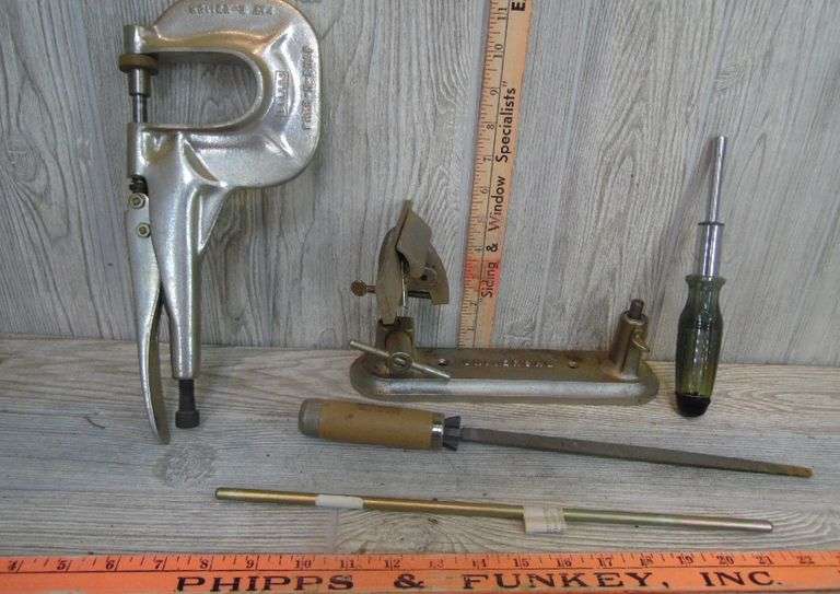 Pres-N-Snap Installation Tool & Misc. - Dunker Auction