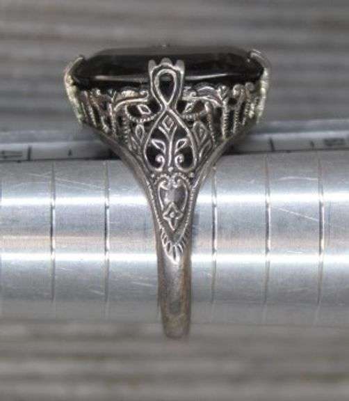 Ring: Marked .925 - Dunker Auction