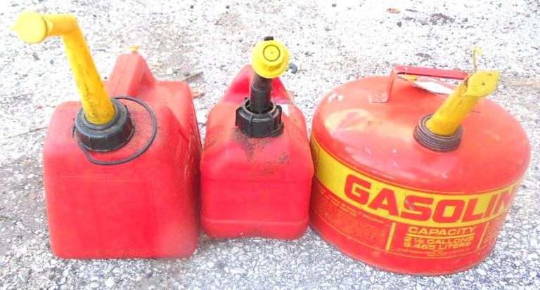 Assorted Gas Cans - Dunker Auction