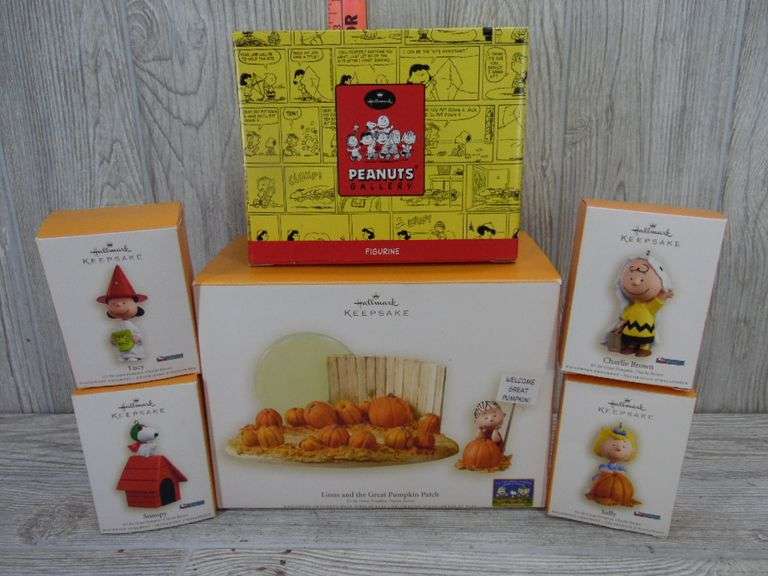 Peanuts Hallmark Keepsake Ornaments - Dunker Auction