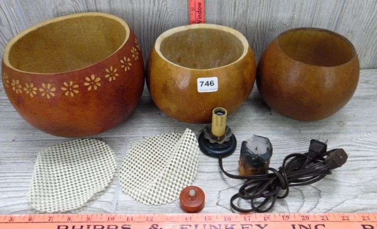 Gour Bowls & Misc. - Dunker Auction