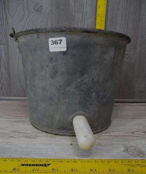 Calf Feeder - Dunker Auction