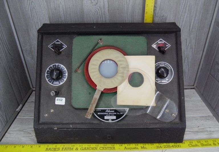 Adams Retouching Machine - Dunker Auction