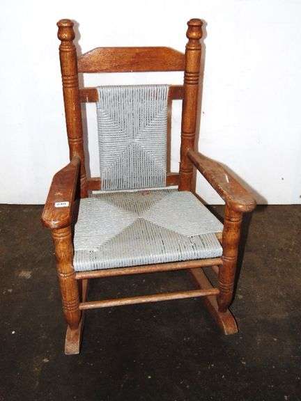 Cracker Barrel Kids Rocking Chair: 19 18/2" x 25" x 30" - Dunker Auction
