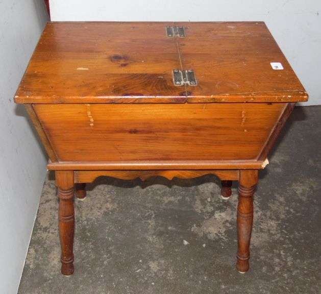 Doughboy Side End Table:15" x 21 1/2" x 22" Need TLC - Dunker Auction