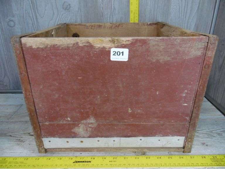 Primitive Wood Box - Dunker Auction