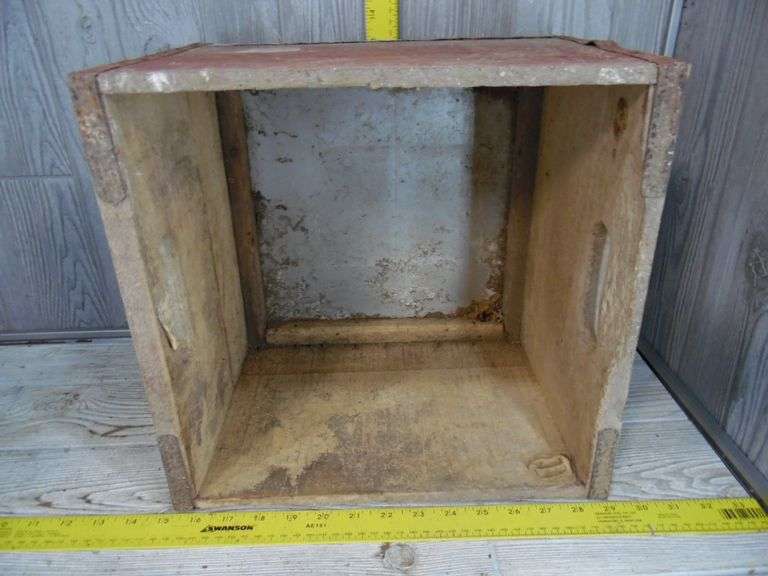 Primitive Wood Box - Dunker Auction