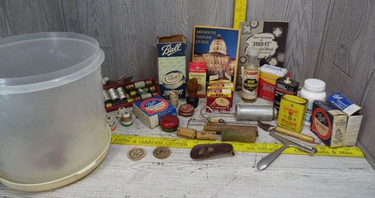 Snap Lids, Spice Tins, Misc. - Dunker Auction