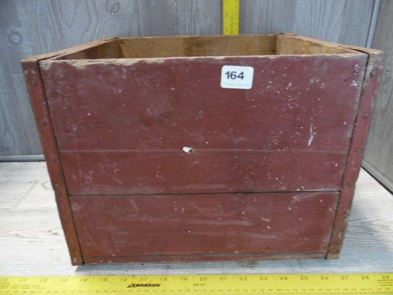Primitive Wood Box - Dunker Auction