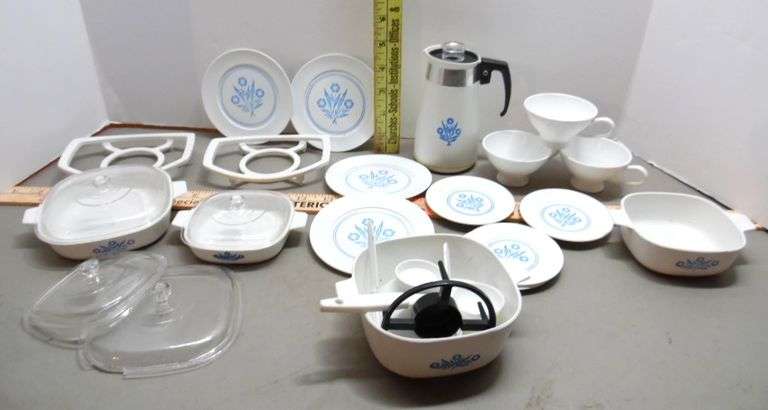 Children's Corning Ware Dishes - Dunker Auction