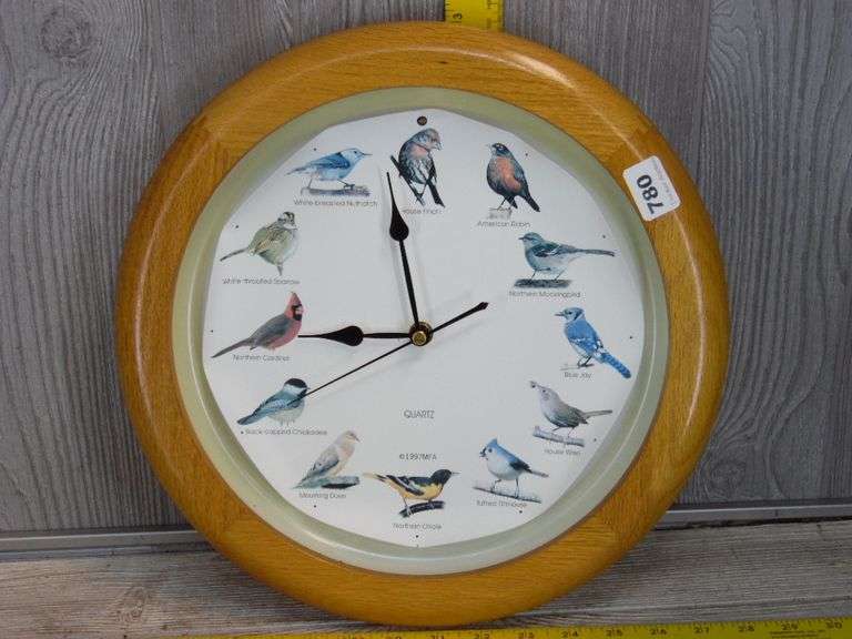 Bird Wall Clocks: Small clock needs new hands - Dunker Auction