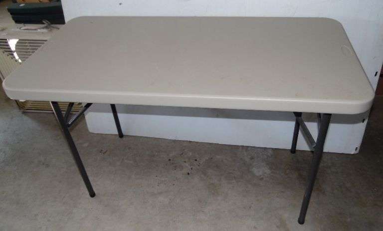 Samsonite 4 ft. Folding Table - Dunker Auction