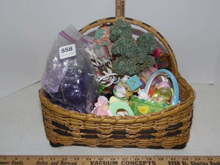 Mini Easter Decorations & Basket - Dunker Auction
