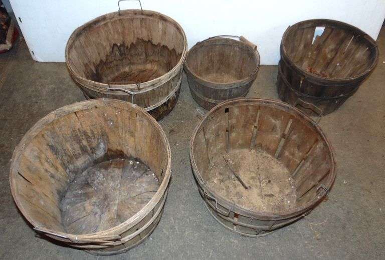 Multi Sizes Bushel Baskets - Dunker Auction