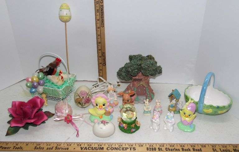Mini Easter Decorations & Basket - Dunker Auction