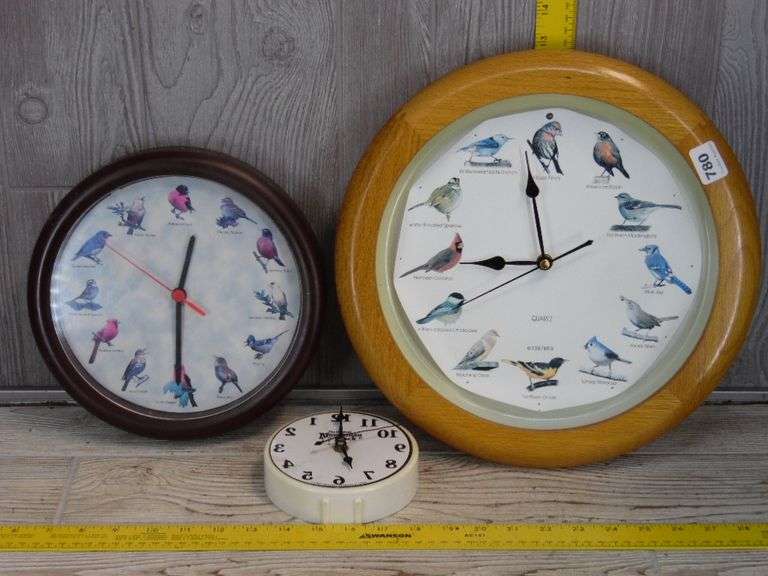 Bird Wall Clocks: Small clock needs new hands - Dunker Auction