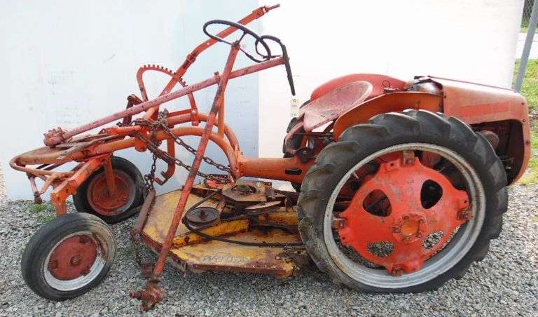 Allis-Chalmers "G" Tractor - Dunker Auction