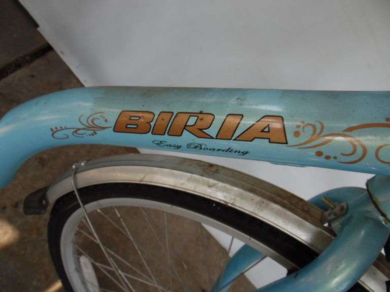 Biria Bike w/Added Support Wheels & Dutch Low Step - Dunker Auction