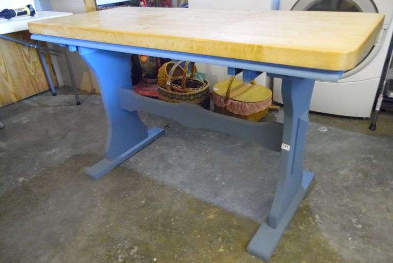 Farmhouse Table: 53" x 24" x 32" - Dunker Auction