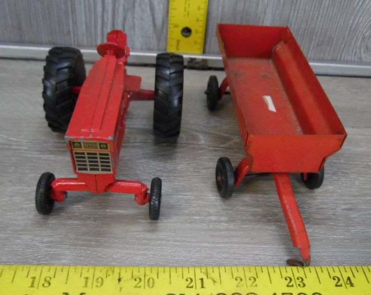 International Tractor & Trailer - Dunker Auction