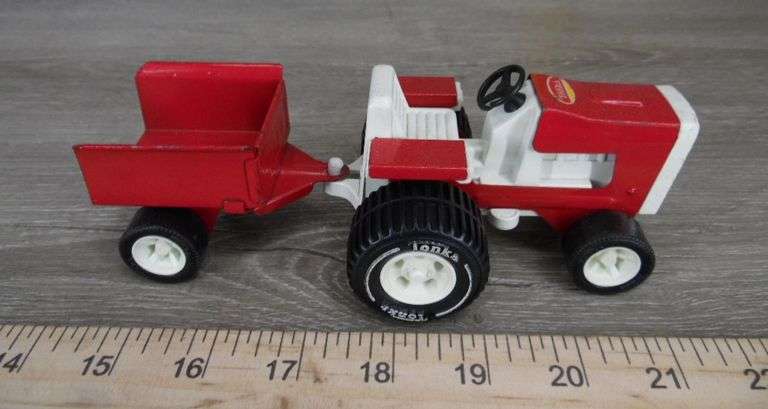 Tonka Farm Tractor & Trailer - Dunker Auction