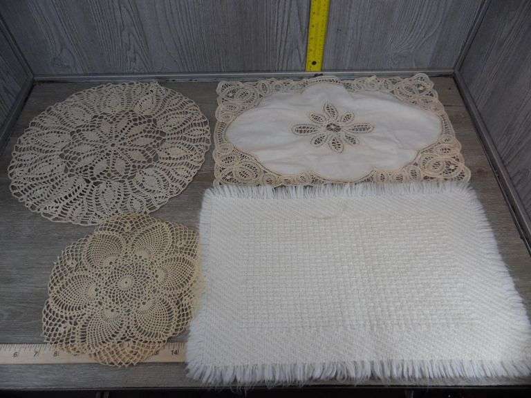 Doilies & Table Linen - Dunker Auction