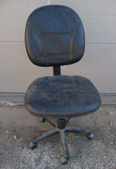 Wheeled Office Chair - Dunker Auction