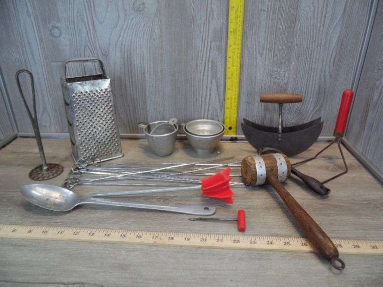 Kitchen Utensil's - Dunker Auction