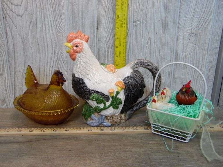 Amber Hen On Nest, Rooster & Wire Basket - Dunker Auction