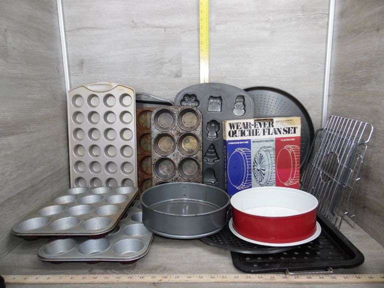Baking Pans & Cooling Racks - Dunker Auction