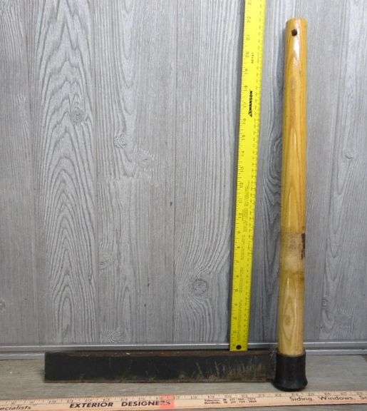 Axe &L og Cleat - Dunker Auction