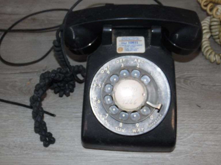 Vintage Rotary Phones - Dunker Auction