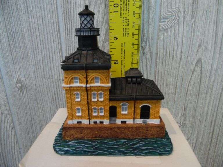 Lefton's Historic American Lighthouse Pieces - Dunker Auction