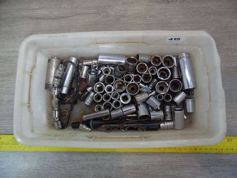 Assorted Sockets - Dunker Auction