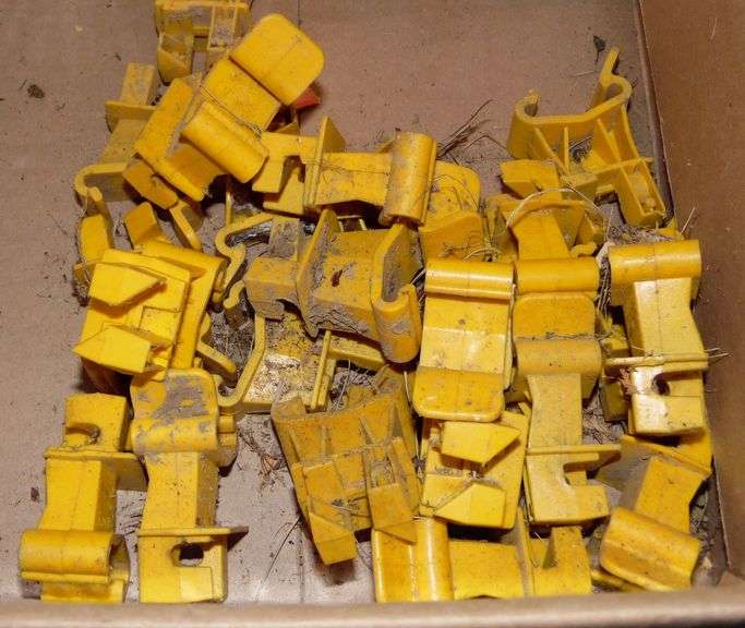 Electric Fence T-Post Insulators & Wire - Dunker Auction