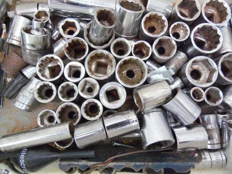 Assorted Sockets - Dunker Auction