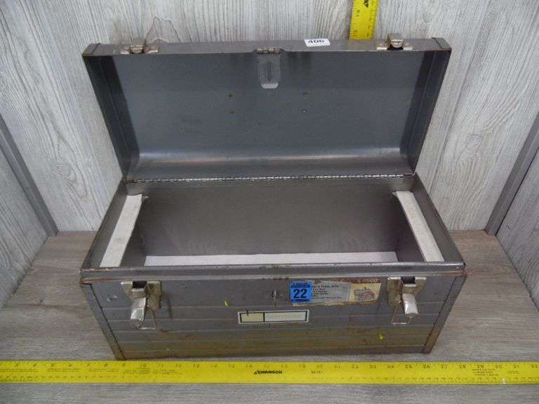 Metal Hand Tool Box: Missing Insert - Dunker Auction