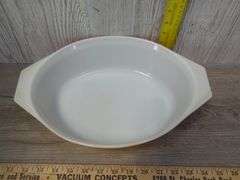 Pyrex Casserole Dish - Dunker Auction