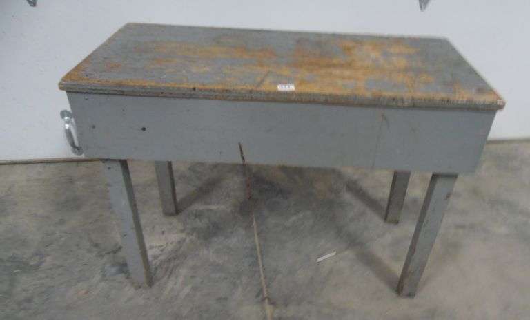 Wood Bench - 32" x 16" x 22" - Dunker Auction