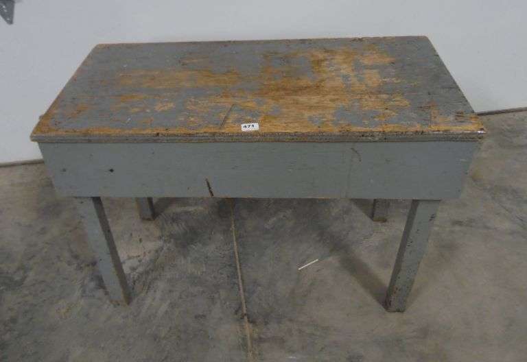 Wood Bench - 32" x 16" x 22" - Dunker Auction