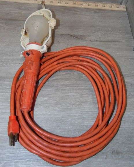 Drop Light & Extension Cord On Reel - Dunker Auction