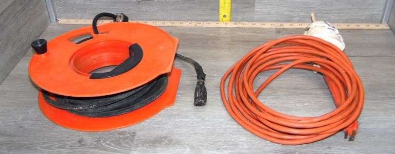 Drop Light & Extension Cord On Reel - Dunker Auction