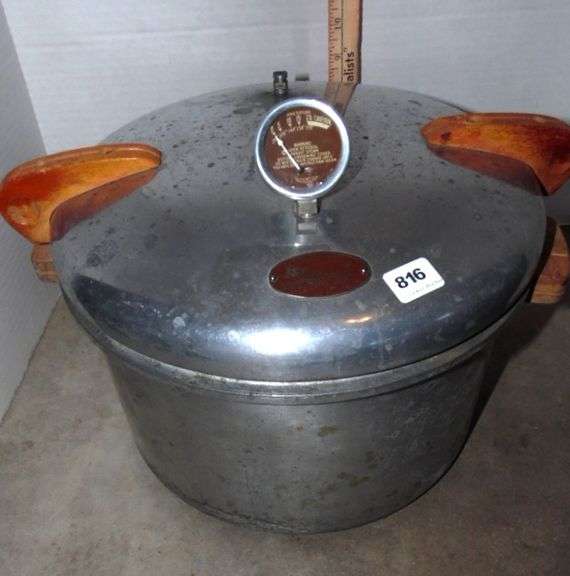 National Pressure Cooker Co. Vintage Pressure Cooker - Dunker Auction