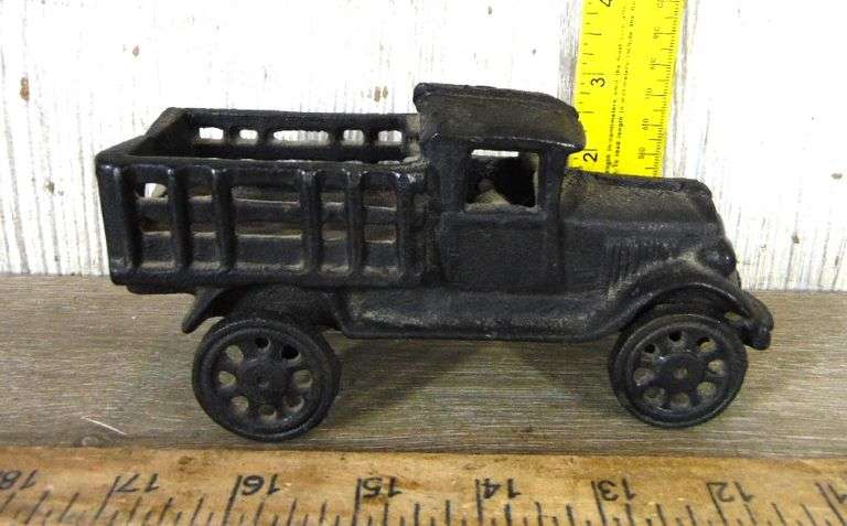 Cast Iron Pick Up Truck Toy - Dunker Auction