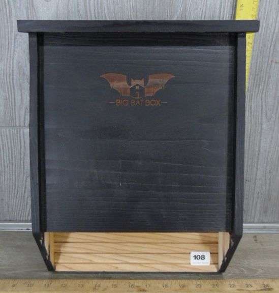 Big Bat Box Bat House - Dunker Auction