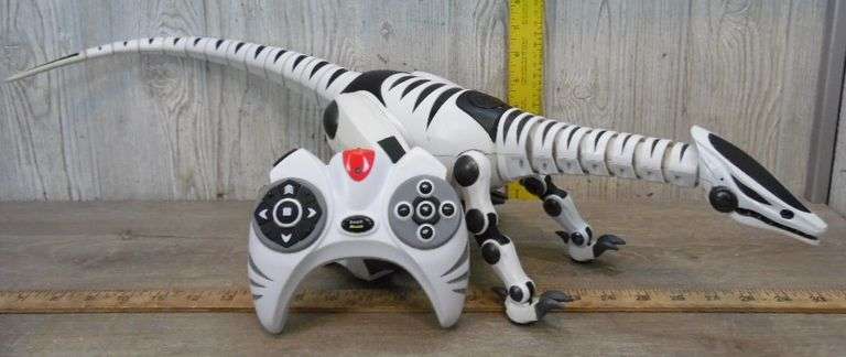 WowWee Roboraptor With Remote Control - Dunker Auction