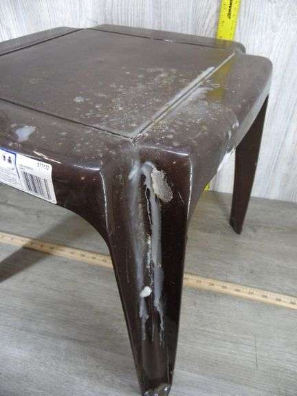 Plastic Stack Tables - Dunker Auction