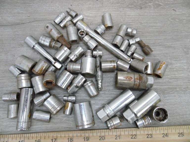 Assorted Sockets - Dunker Auction